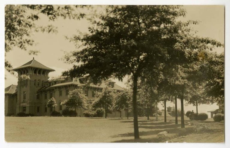 The Architectural History of the QC Quad – The Knight News