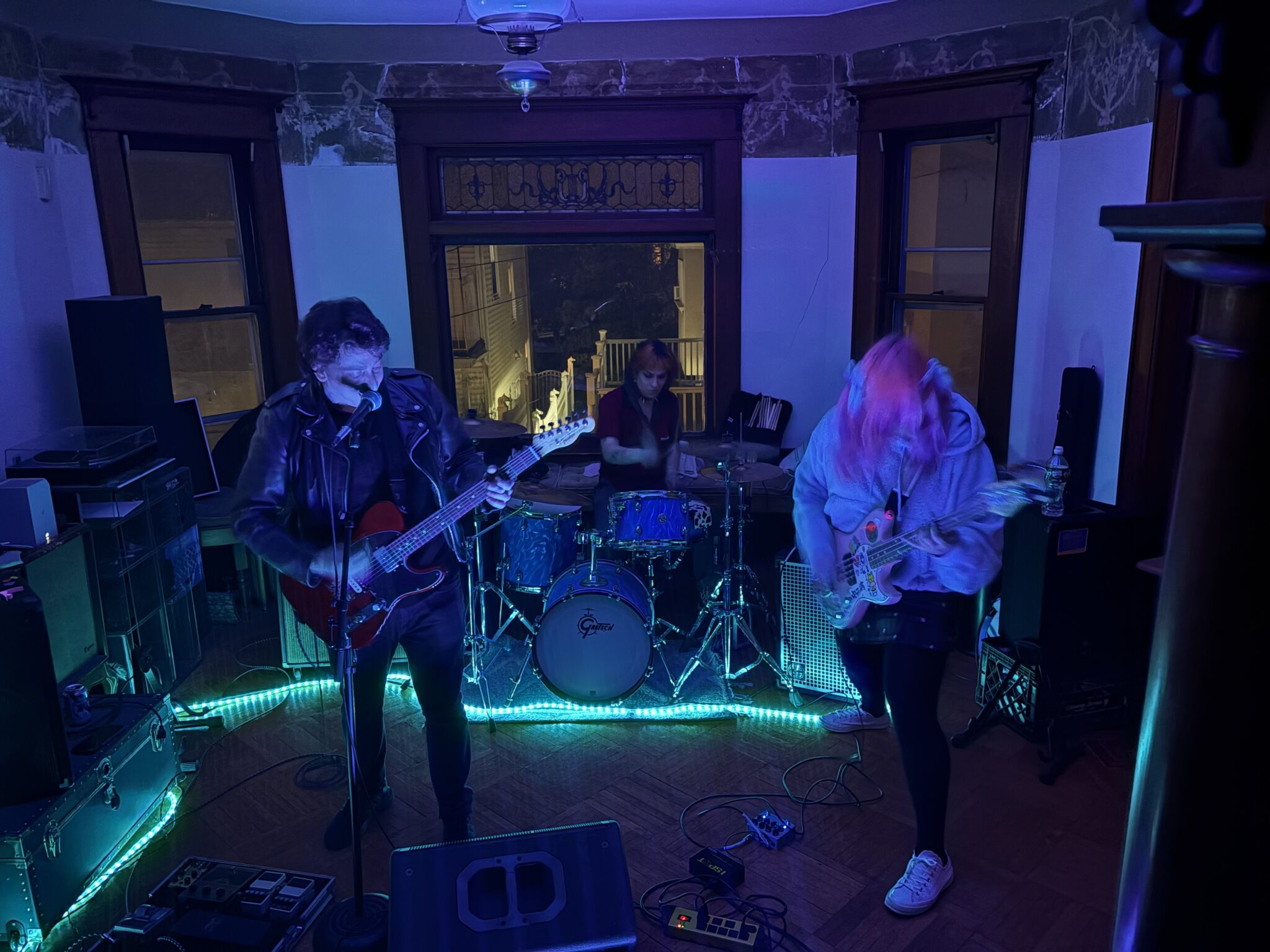 DIY house concert put on by a QC student – The Knight News